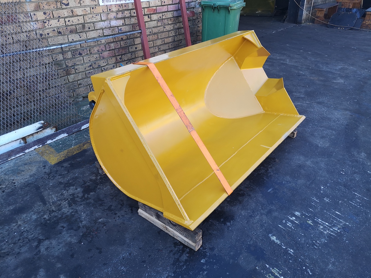 TLB Side Tip bucket - ProMac Parts and Services